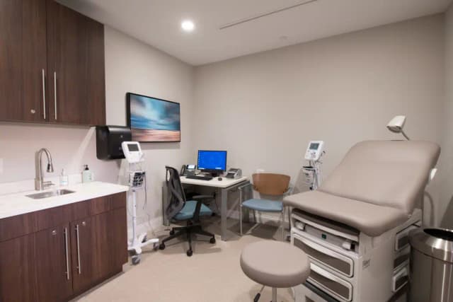 Caron of Florida - 4575 Linton | Delray Beach, FL